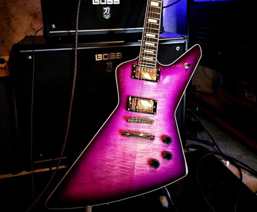 Firefly Guitars Website: Electric, Semi-Hollow, Baritone & More